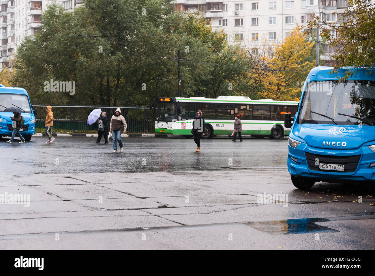 Man wet bus stop hi-res stock photography and images - Alamy