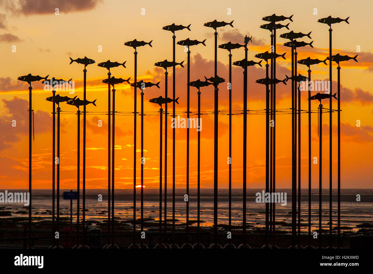 Fish on Poles mobil swivelling art feature statue, Piscatorial Seaside ...
