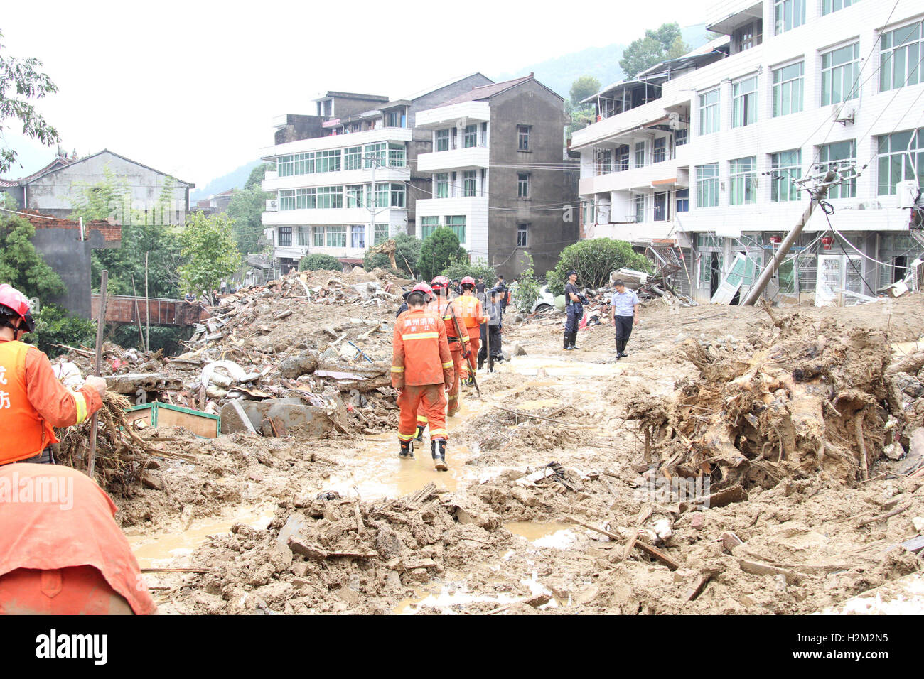 Wenzhou, Wenzhou, China. 30th Sep, 2016. Rescuers save residents in ...