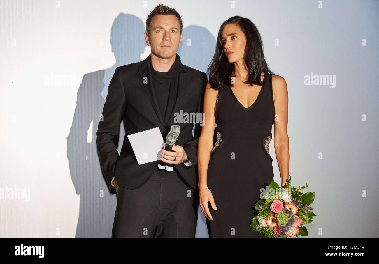 Hamburg, Germany. 29th Sep, 2016. US American actress Jennifer Lynn ...