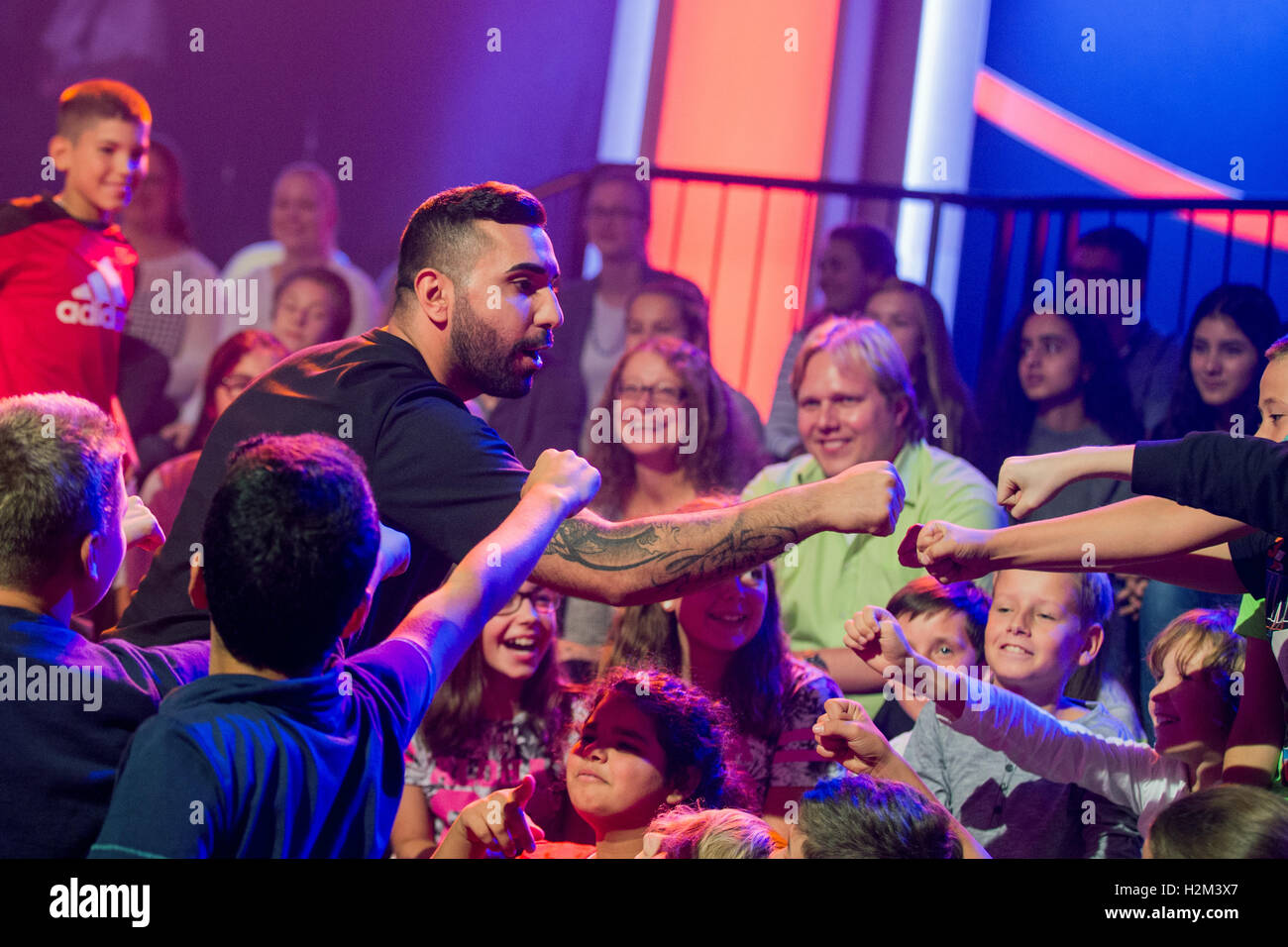 Cologne, Germany. 30th Sep, 2016. Rapper MoTrip thanks the students ...