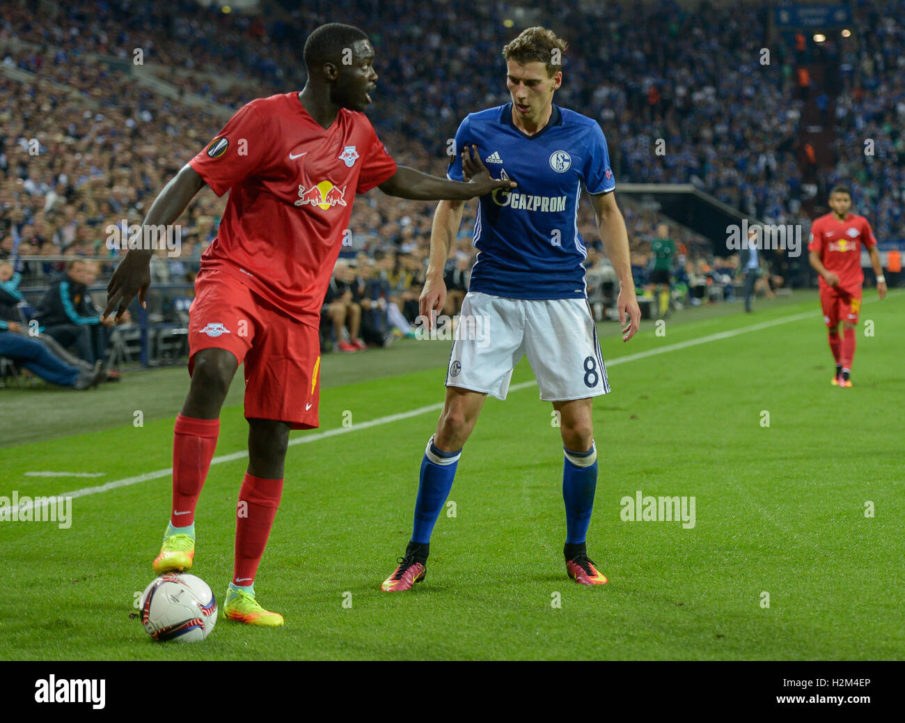 Gelsenkirchen, Germany. 29th Sep, 2016. Salzburg's Dayton Upamecano (l ...