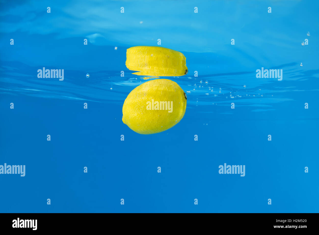 Odessa, Ukraine. 18th Sep, 2016. Lemon splashing in blue water © Andrey ...