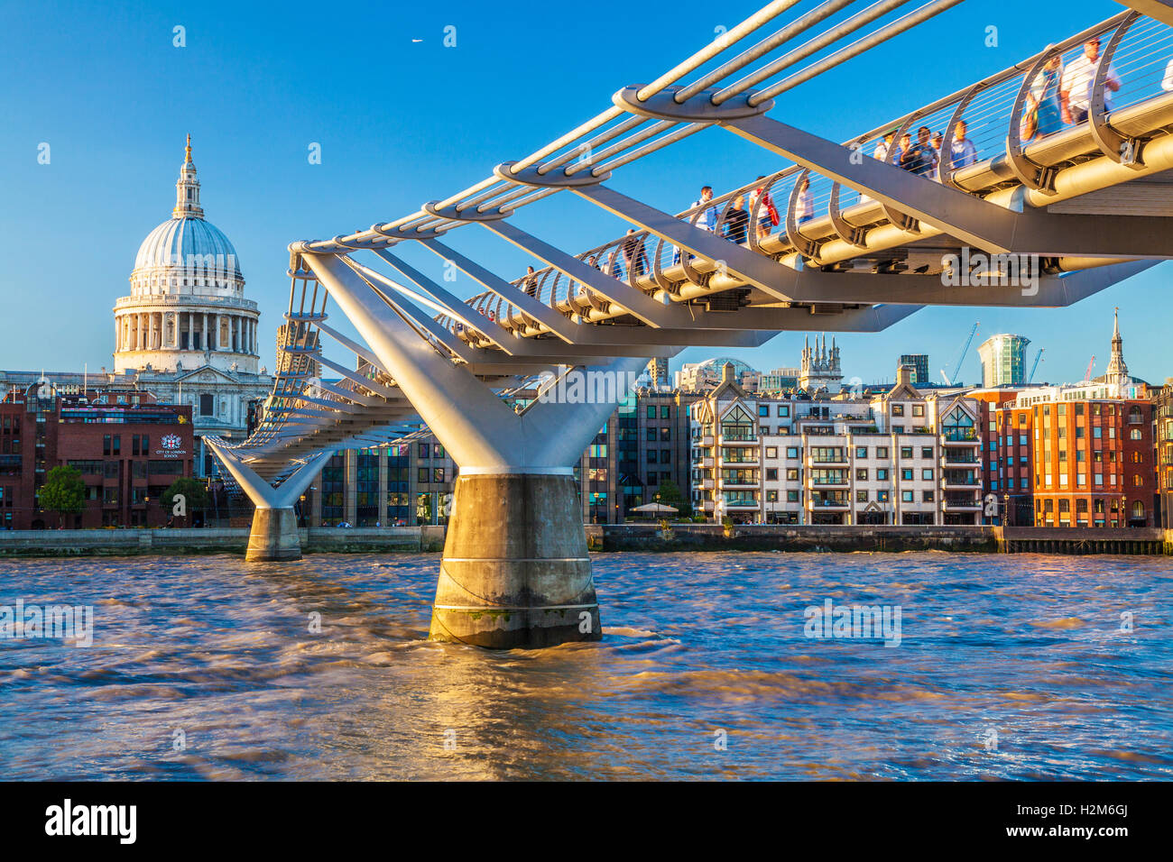 Millennium bridge icon hi-res stock photography and images - Alamy