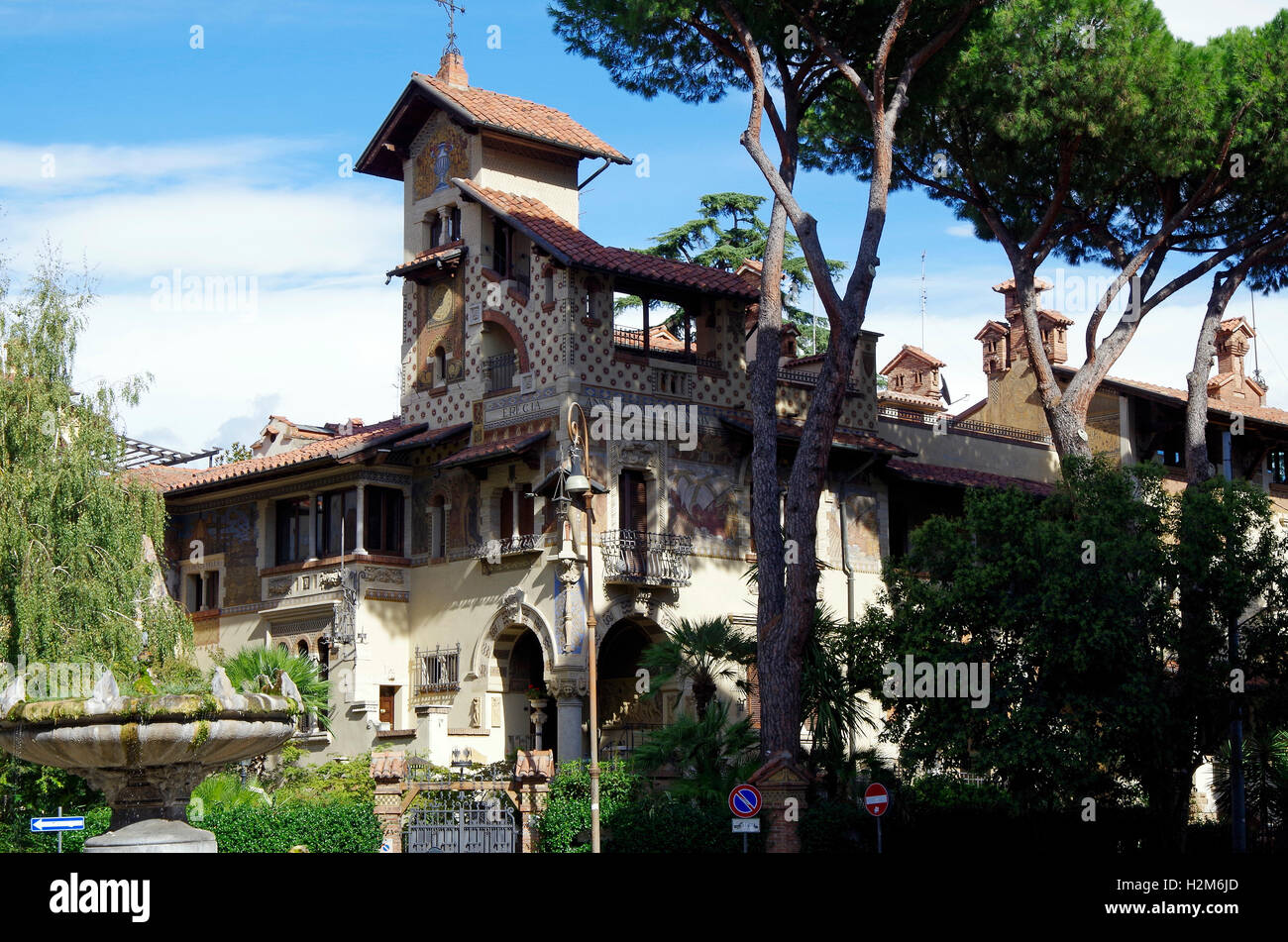 Rome, Italy, Quartier Coppedè around Piazza Mincio Stock Photo - Alamy