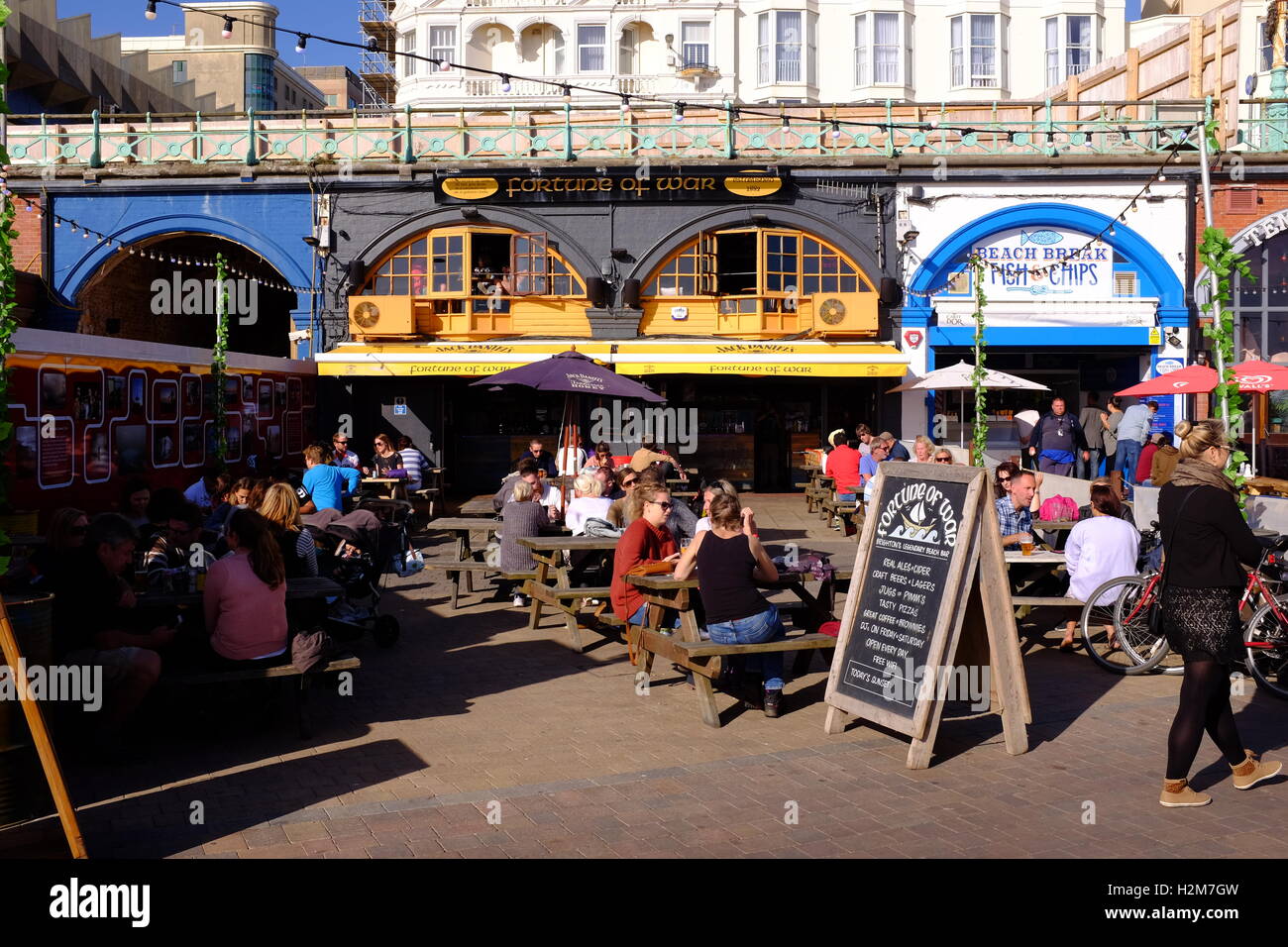 Brighton pubs uk hi-res stock photography and images - Alamy
