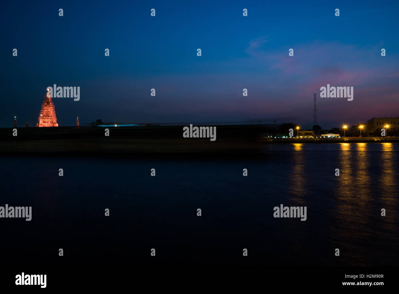 Wat Arun temple, sunset - Bangkok Stock Photo - Alamy Wat Arun temple, sunset - Bangkok Stock Photo - Alamy