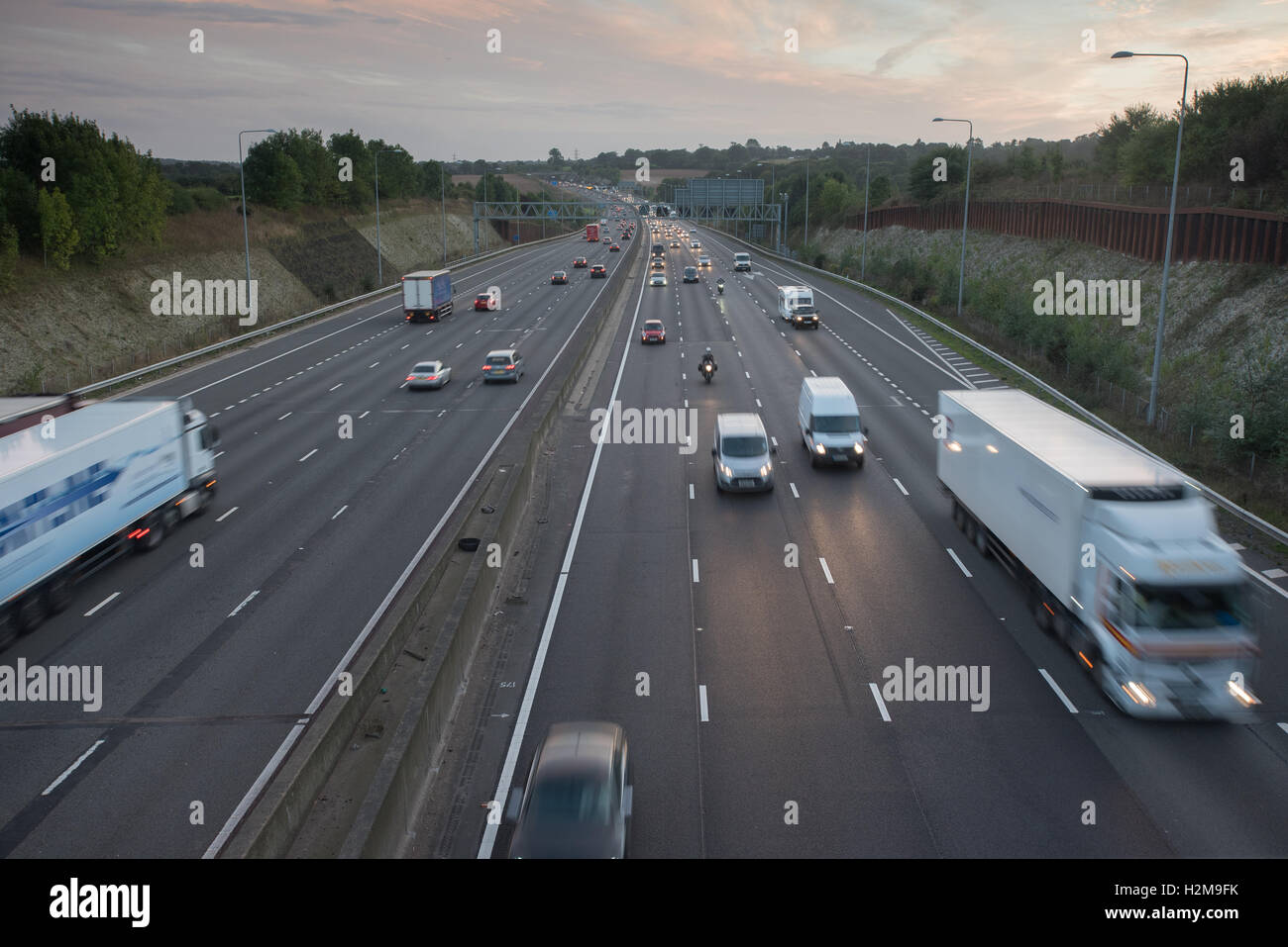 Free flowing traffic m25 hi-res stock photography and images - Alamy