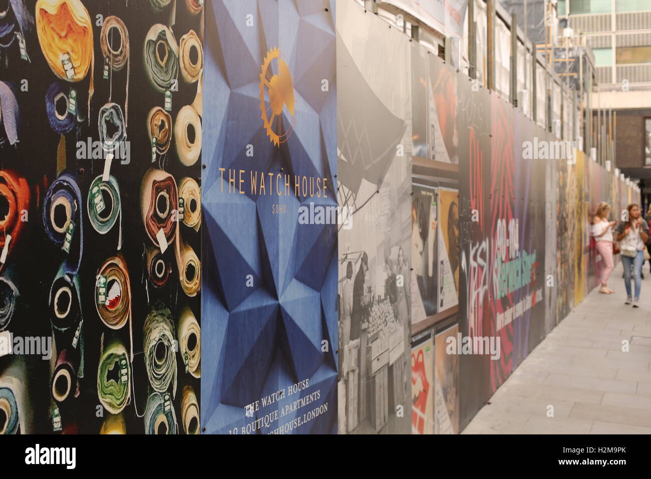 Shops london murals hi-res stock photography and images - Alamy
