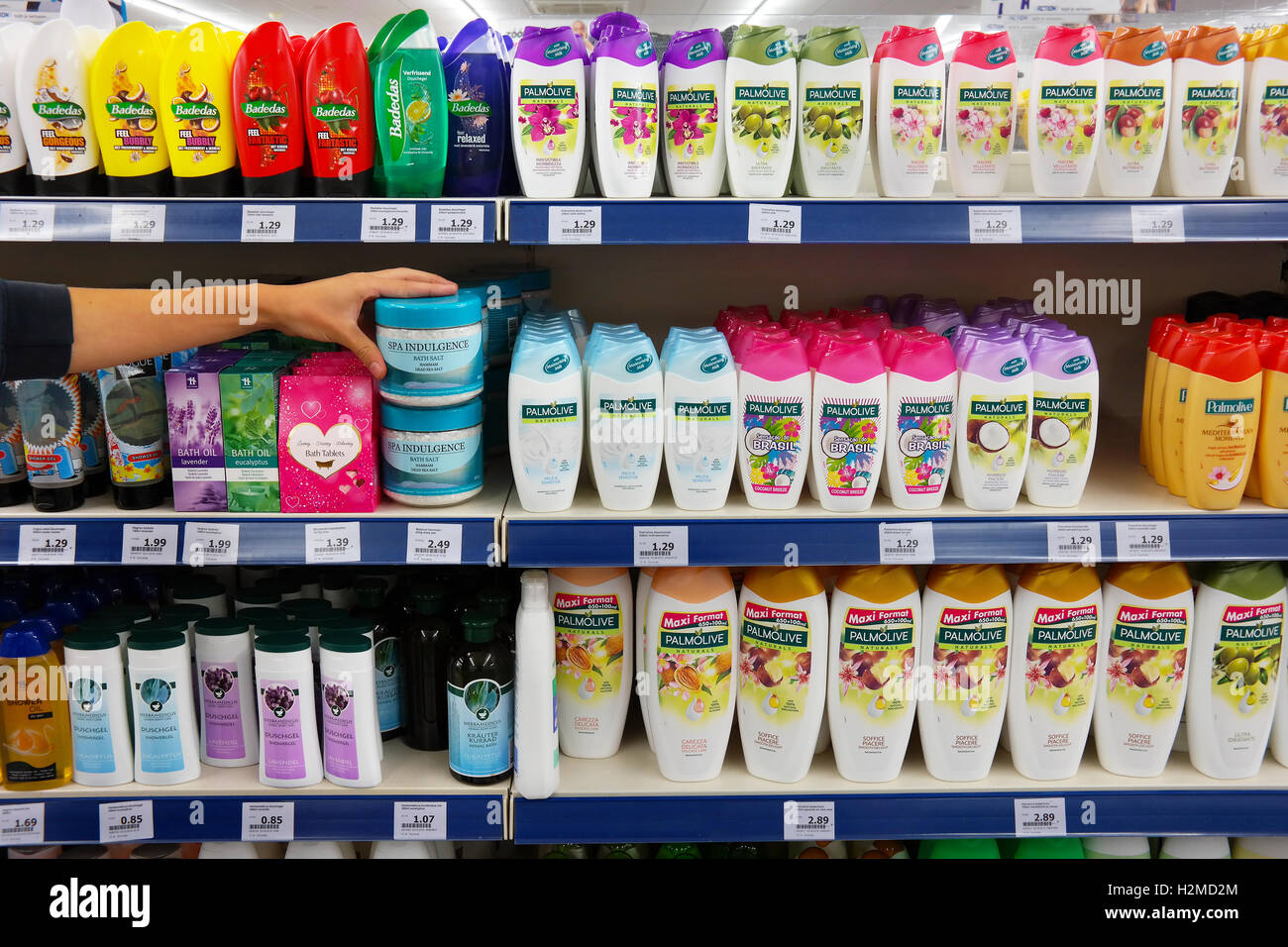 Palmolive shampoo hi-res stock photography and images - Alamy