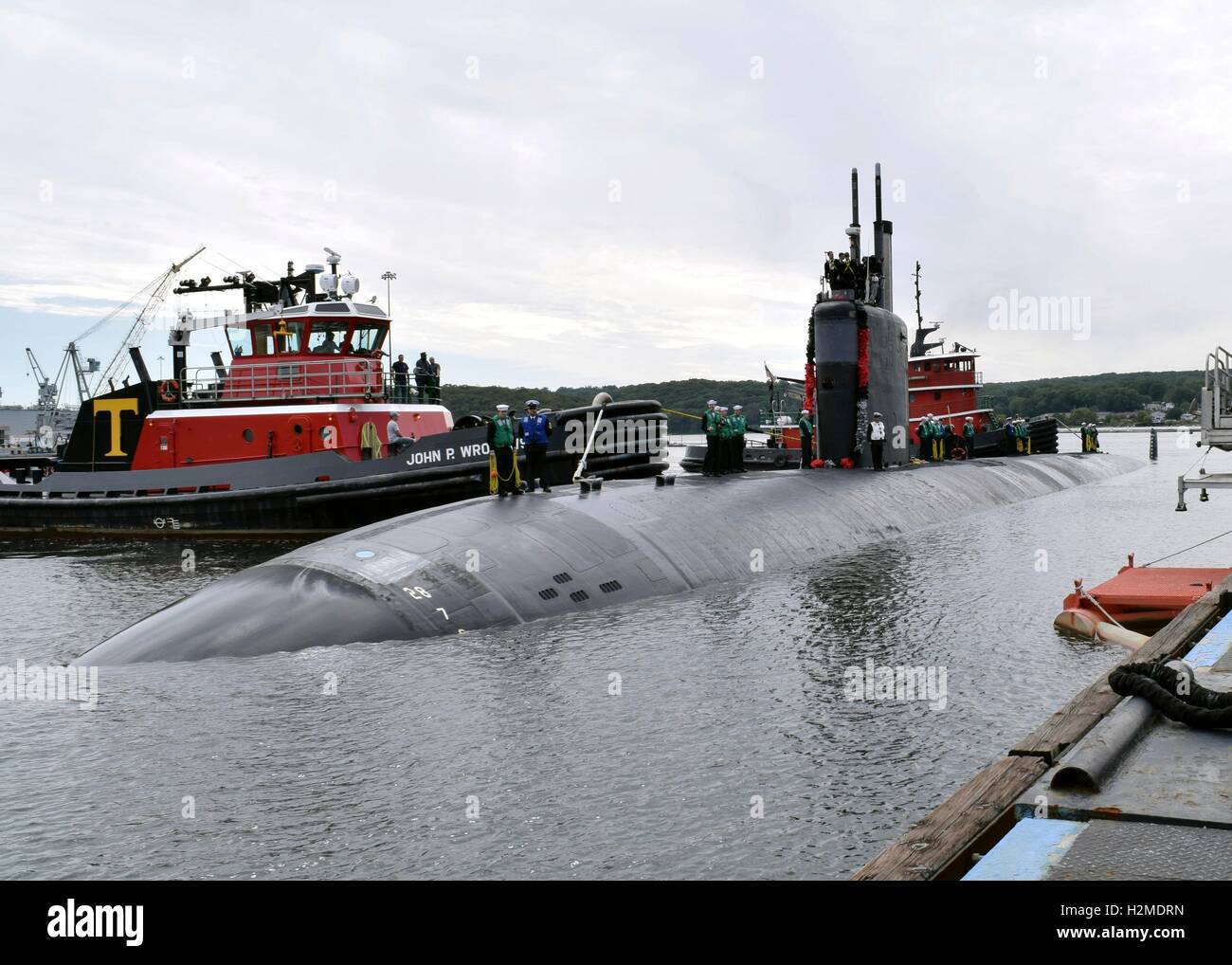 The USN Los Angeles-class nuclear-powered fast-attack submarine USS San ...