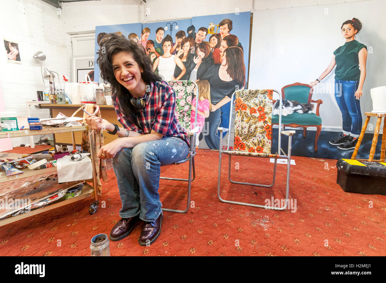 Artist Sarah Maple at her studio in Tilgate Crawley Stock Photo - Alamy
