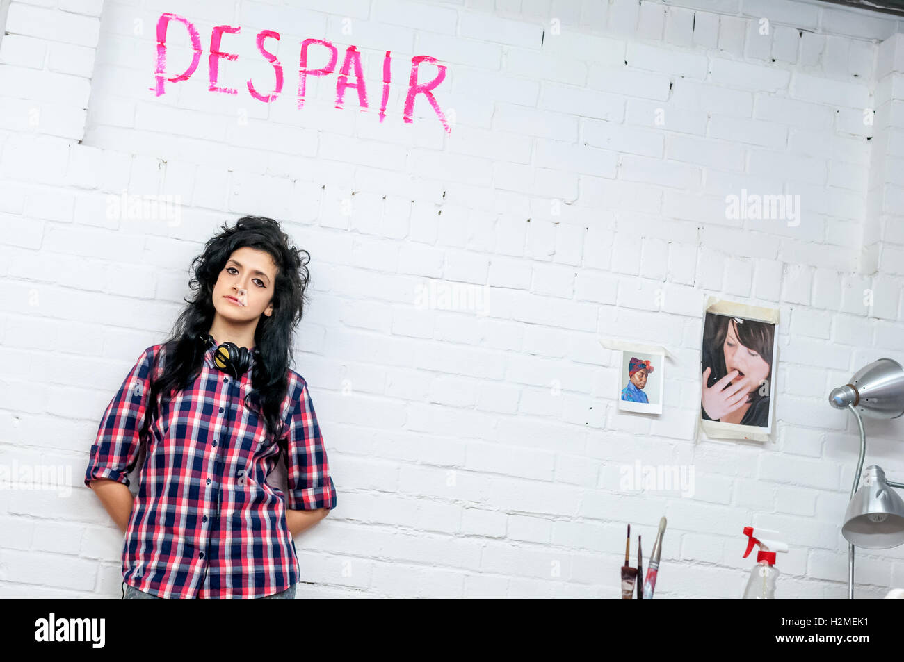 Artist Sarah Maple at her studio in Tilgate Crawley Stock Photo - Alamy