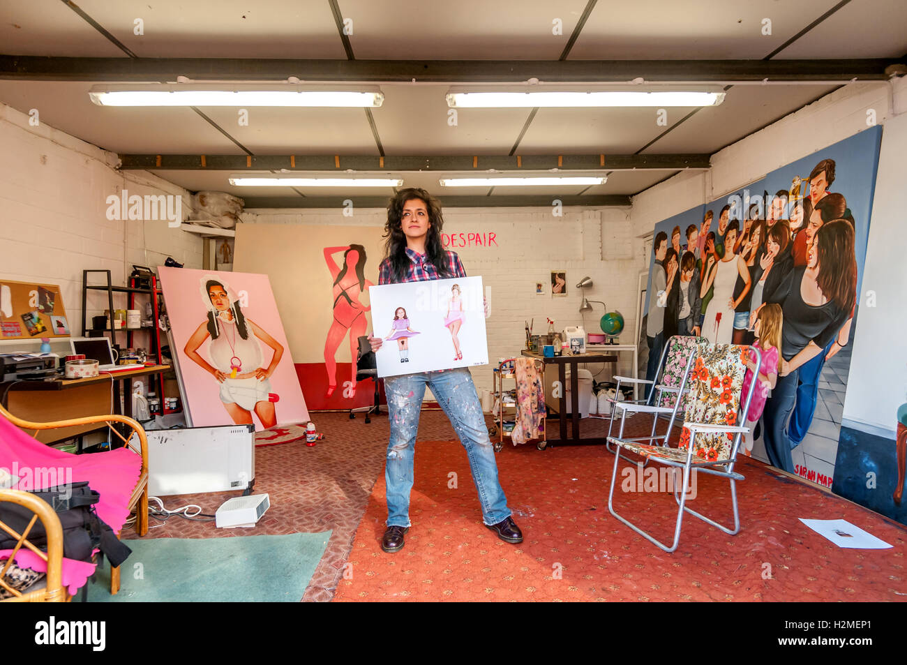 Artist Sarah Maple at her studio in Tilgate Crawley Stock Photo - Alamy