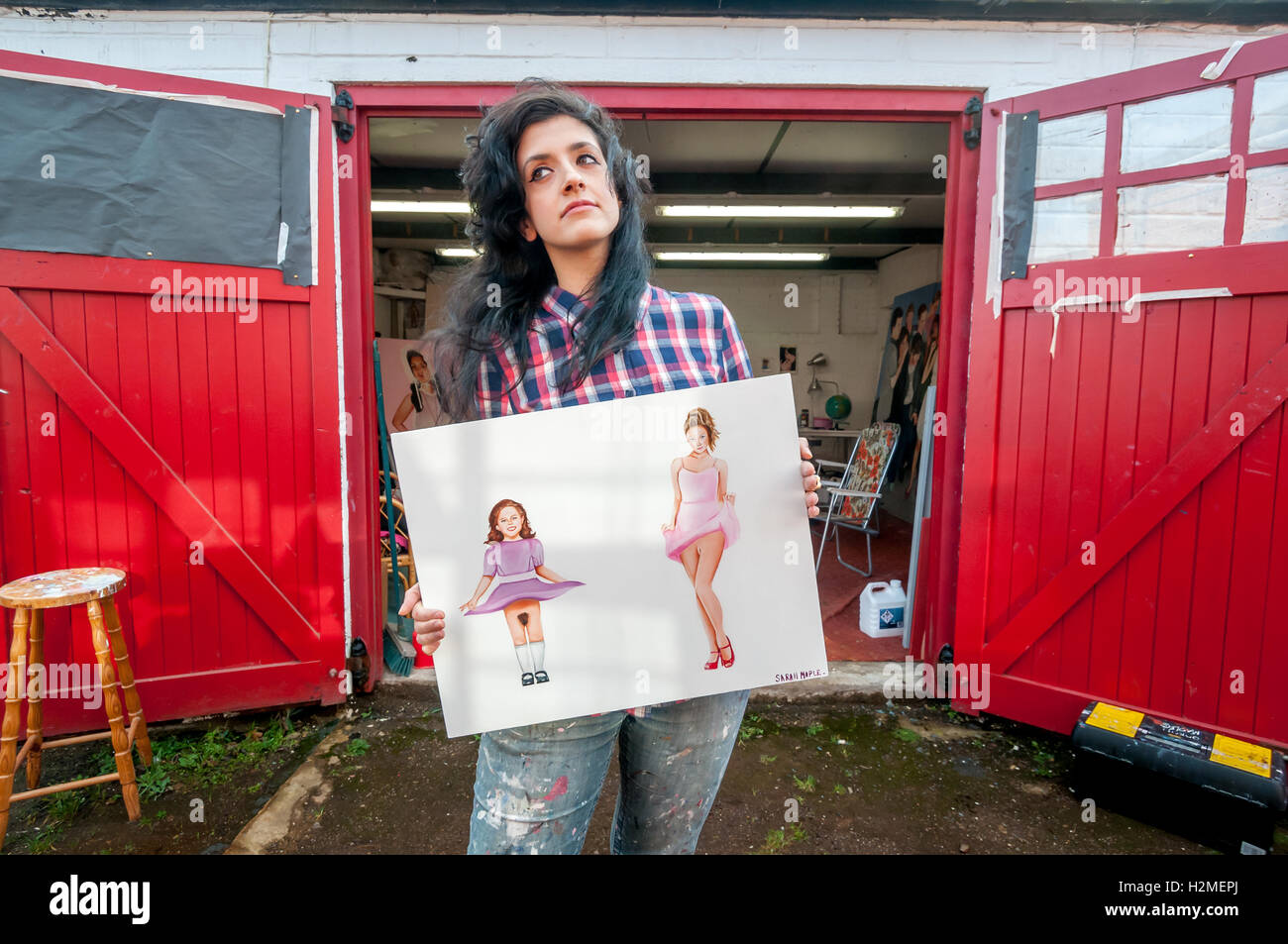 Artist Sarah Maple at her studio in Tilgate Crawley Stock Photo - Alamy