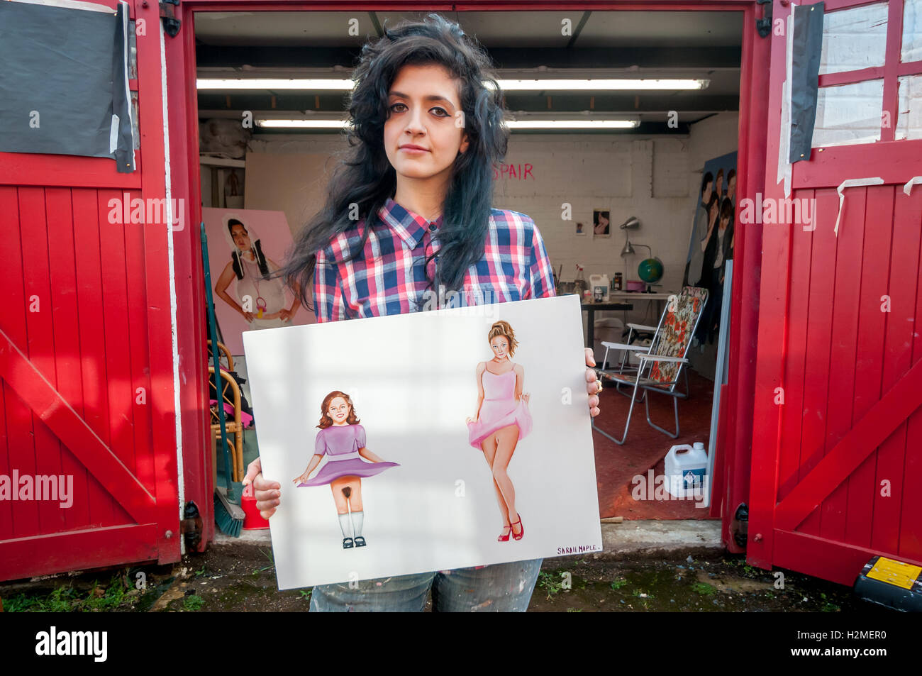Artist Sarah Maple at her studio in Tilgate Crawley Stock Photo - Alamy
