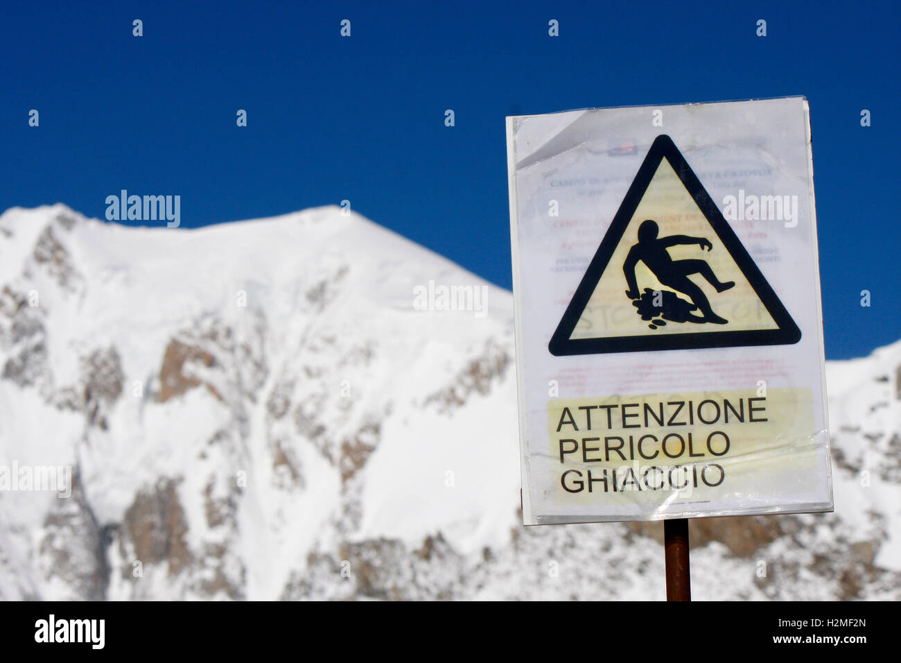 Chamonix mont blanc warning sign hi-res stock photography and images ...