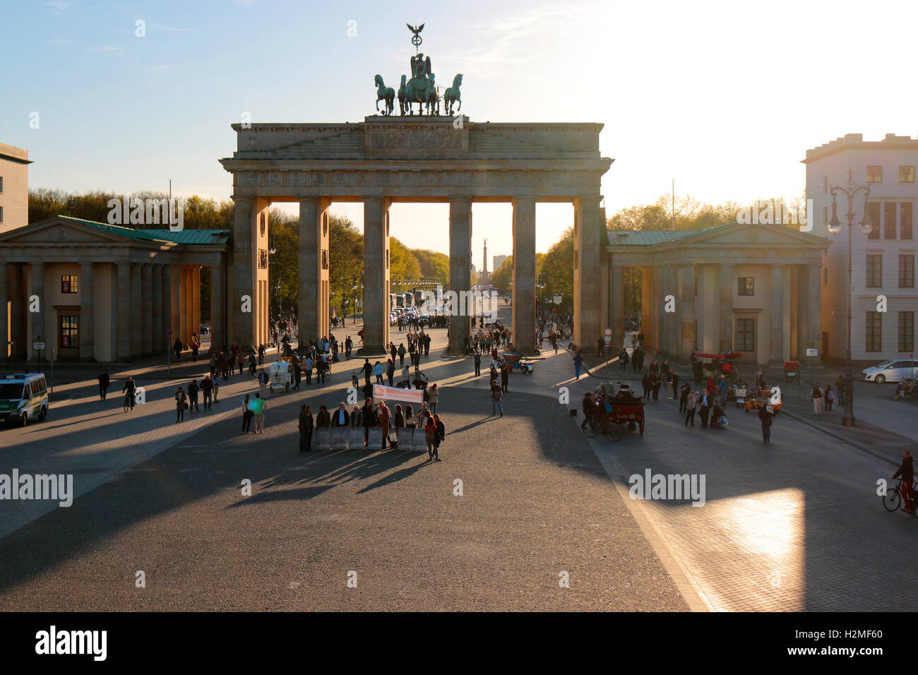 Pariser Platz mit dem Brandenburger Tor, Berlin-Mitte Stock Photo - Alamy
