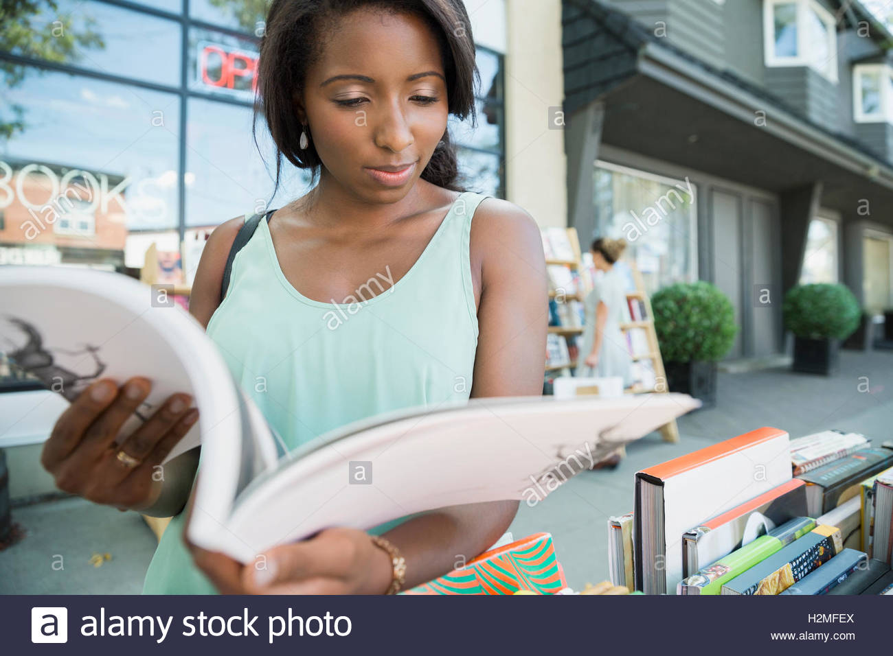 Book browsing hi-res stock photography and images - Alamy
