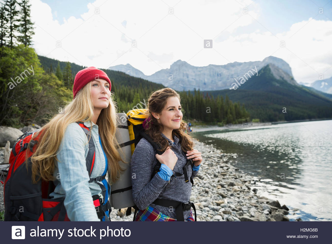 Female friends hiking hi-res stock photography and images - Alamy