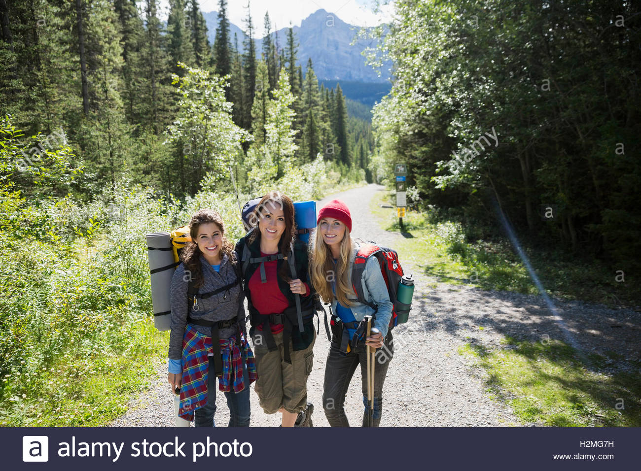 Female friends hiking hi-res stock photography and images - Alamy