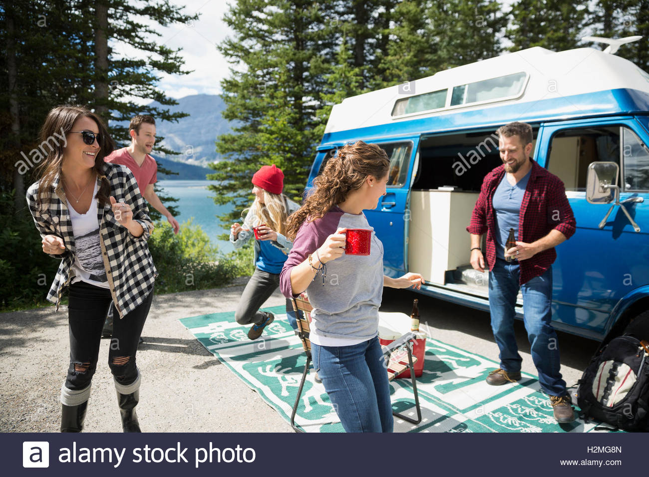 Drinking outside hi-res stock photography and images - Alamy