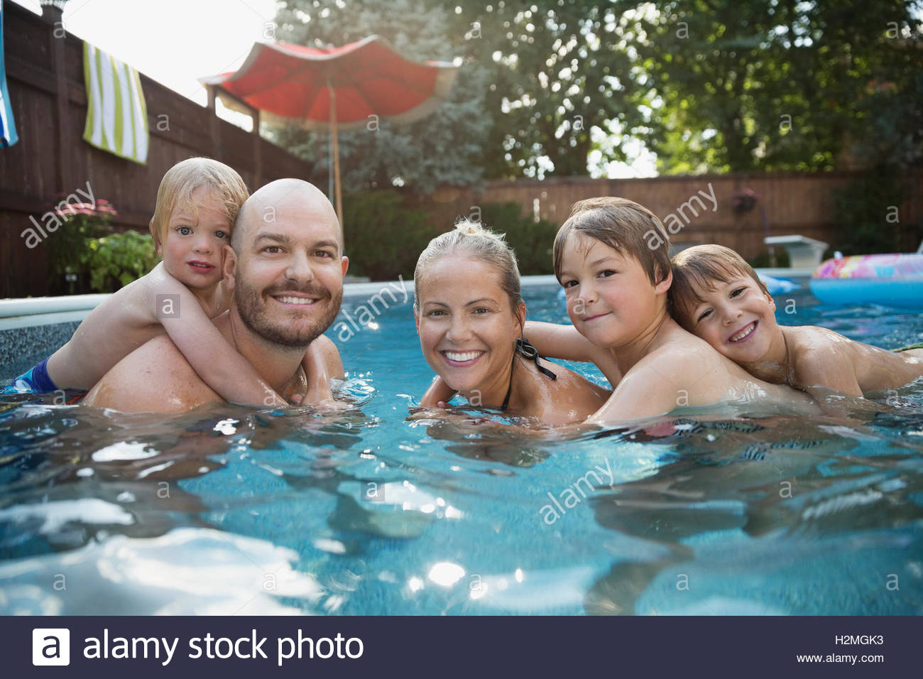 Family by the pool hi-res stock photography and images - Alamy