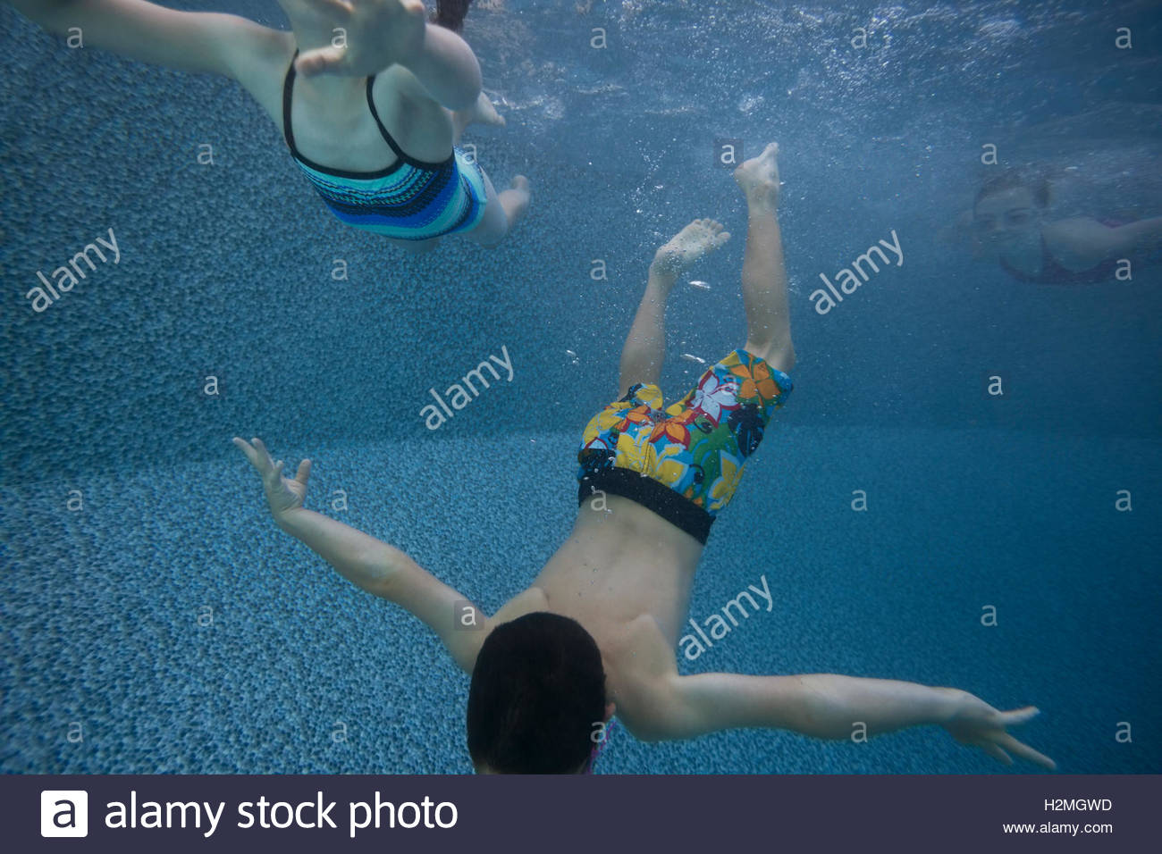 Kids at pool hi-res stock photography and images - Alamy