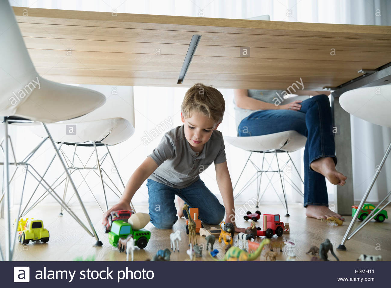 Playing under table hi-res stock photography and images - Alamy