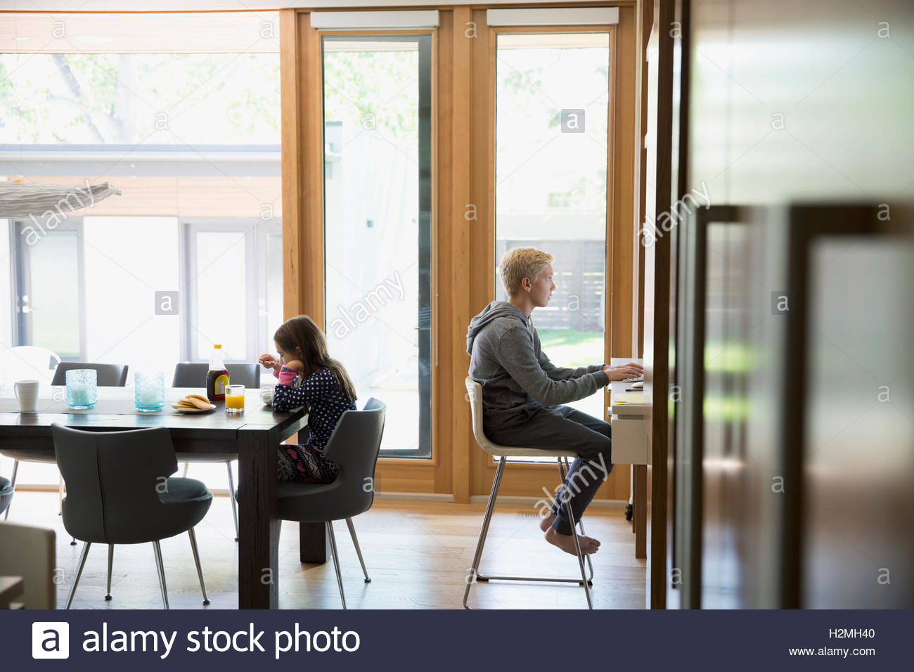 Girl eating breakfast hi-res stock photography and images - Alamy