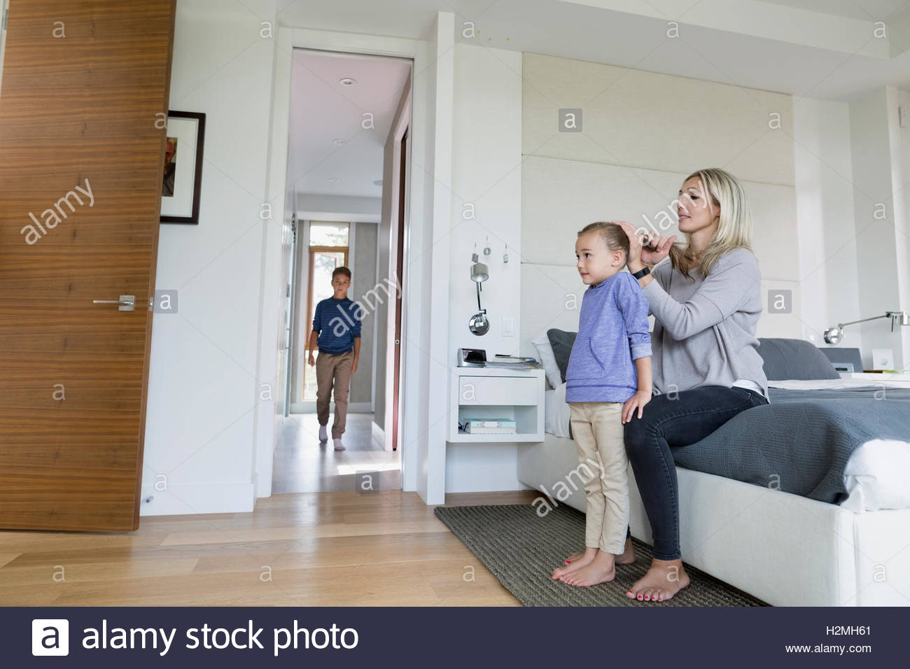 Mother fixing daughter Stock Photo - Alamy