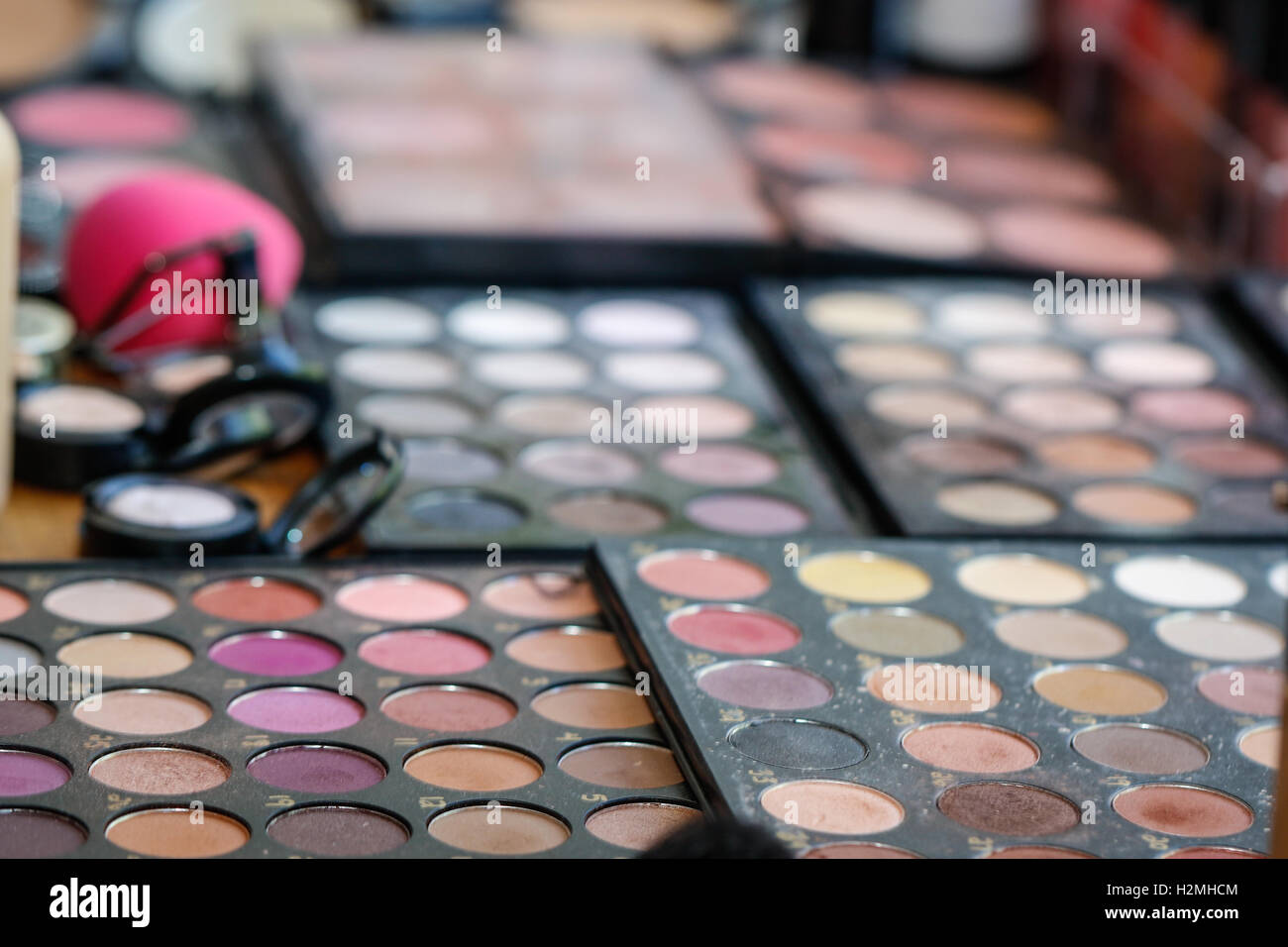 Dirty makeup brushes hi-res stock photography and images - Alamy