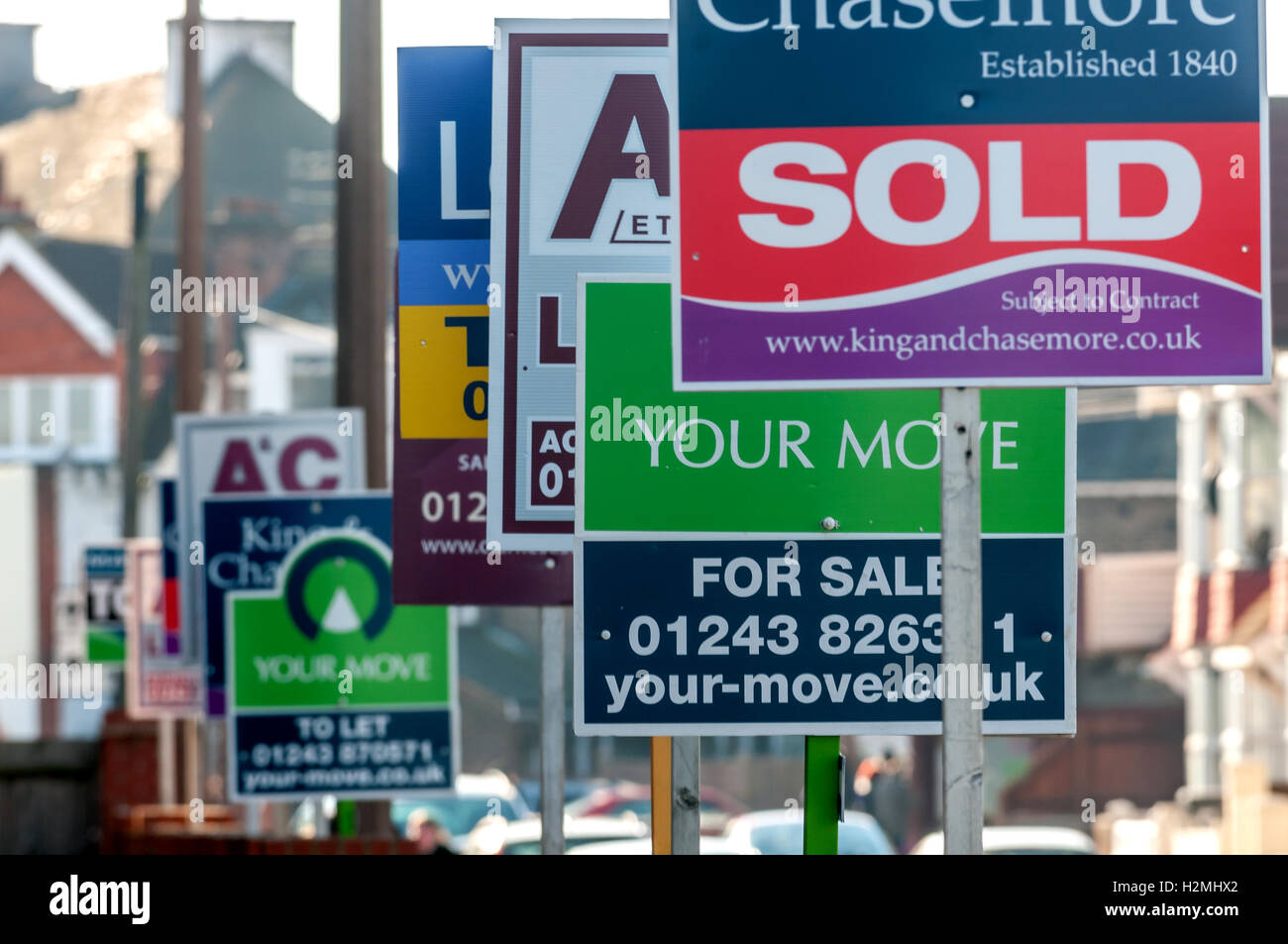 Estate agent boards hi-res stock photography and images - Alamy
