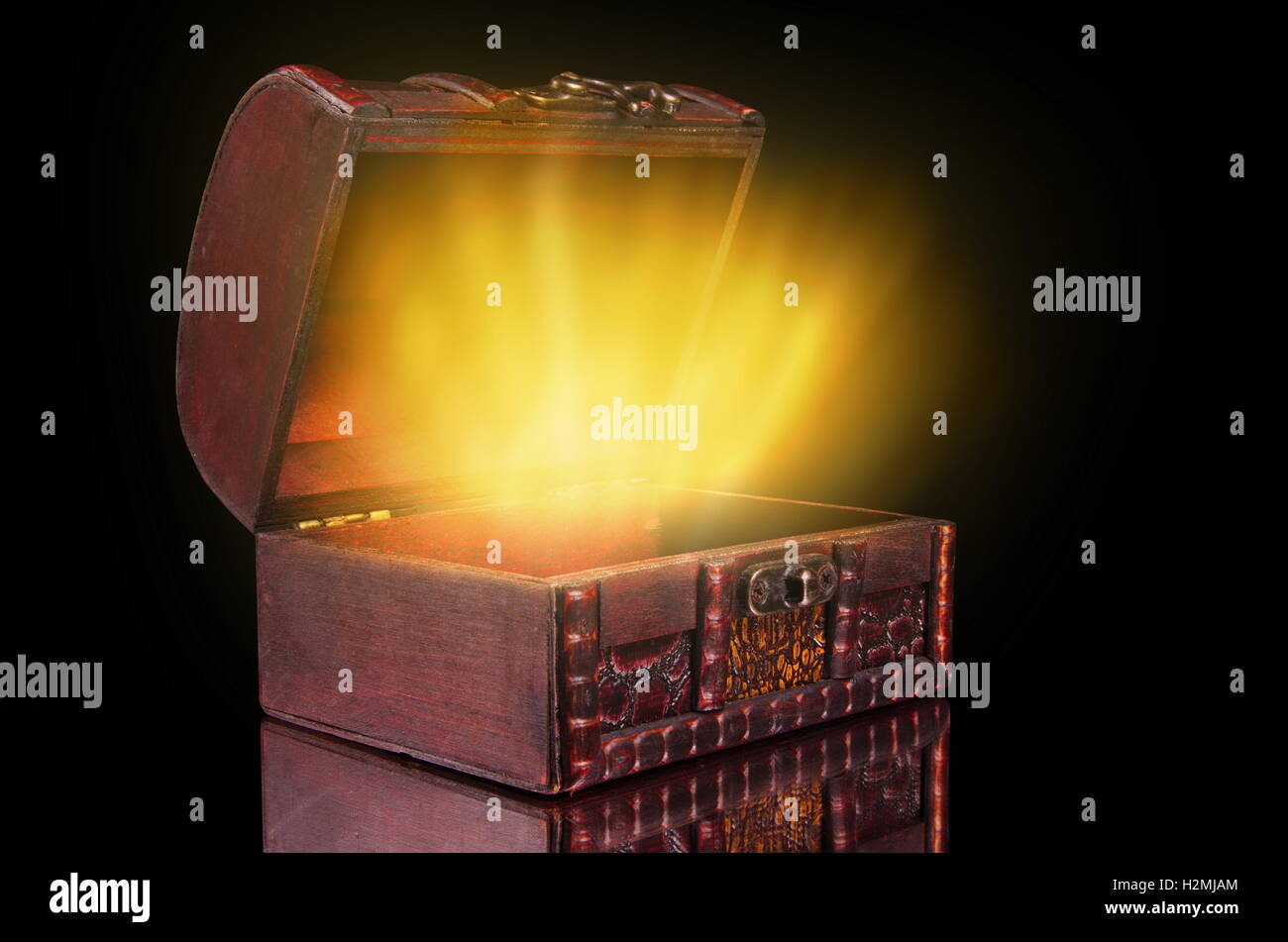 vintage treasure chest with light Stock Photo - Alamy