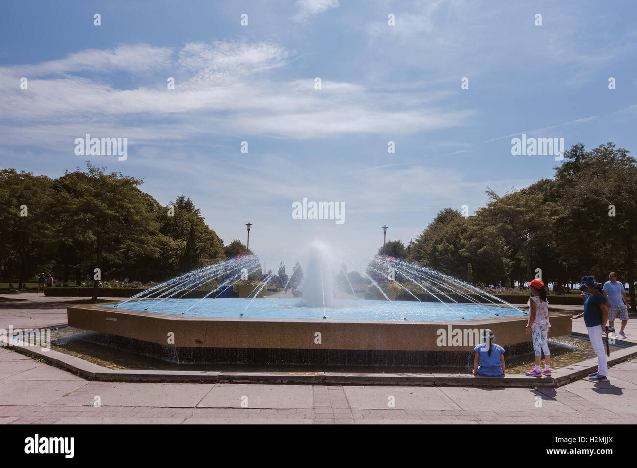 Fountain island hi-res stock photography and images - Alamy