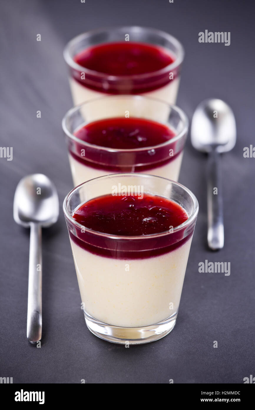 Vanilla Cream Dessert Stock Photo - Alamy