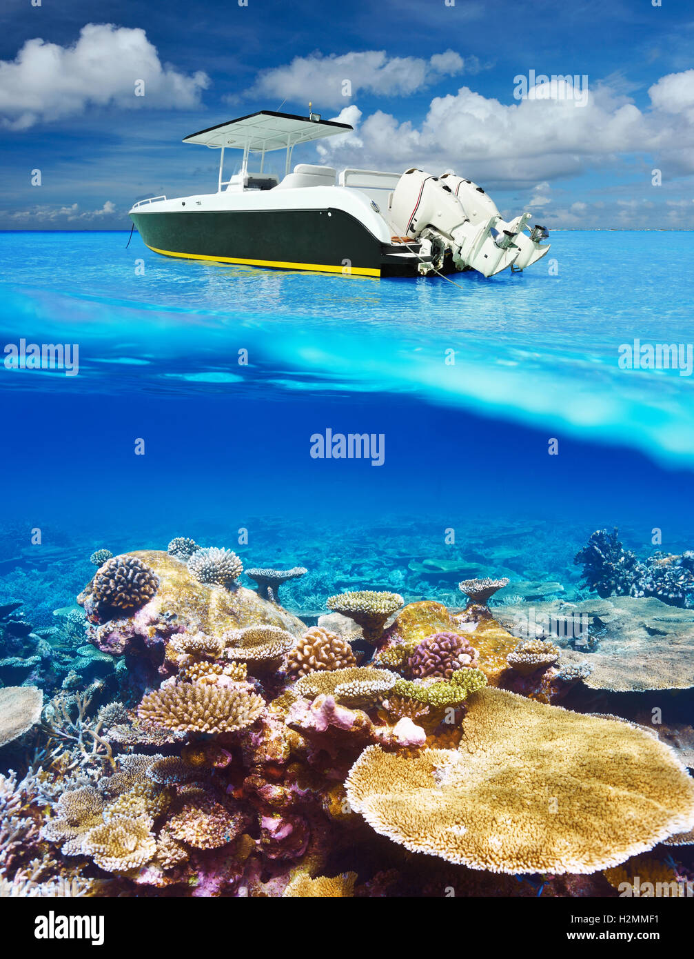 Beach and motor boat with coral reef underwater view Stock Photo - Alamy
