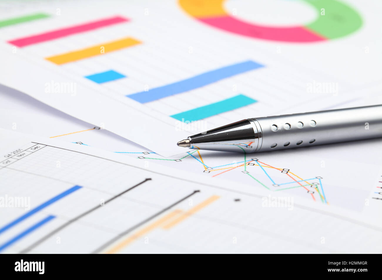 Graphical charts hi-res stock photography and images - Alamy