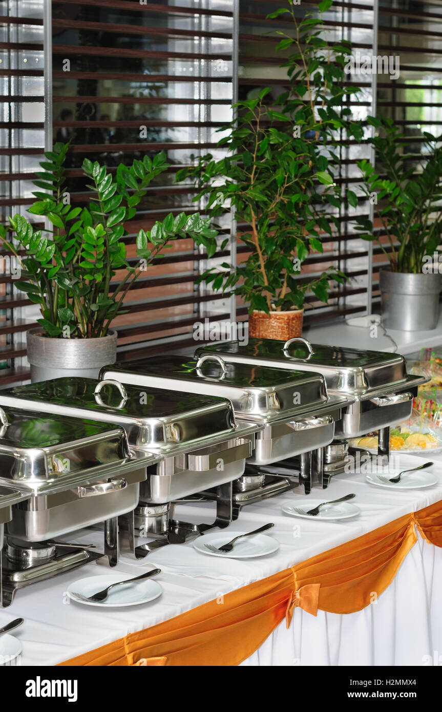 Chafing dish hi-res stock photography and images - Alamy