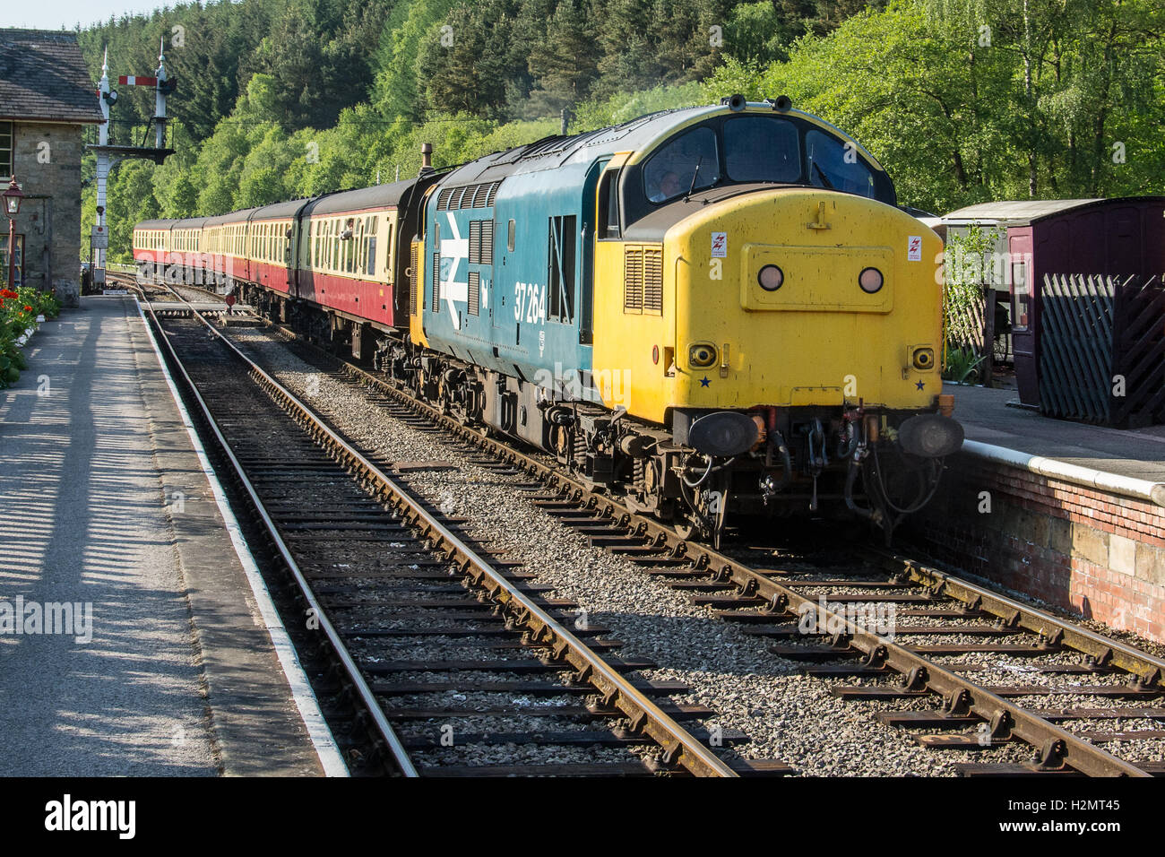 37264 arriving at Levisham with the last train of the day from Whitby ...