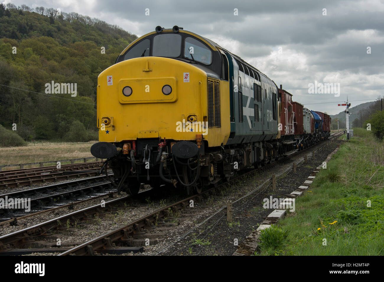 Class 37 Number 37264 at Levisham with a domonstaration freight on the ...