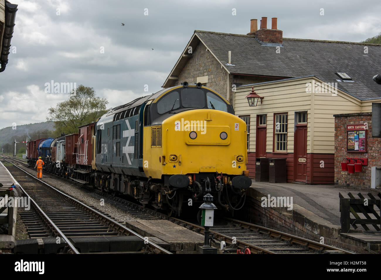 Class 37 Number 37264 at Levisham with a domonstaration freight on the ...
