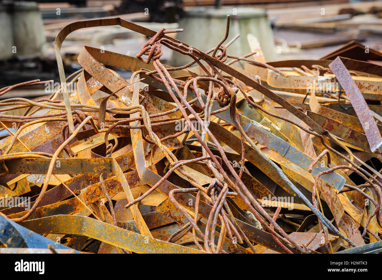 heap of rusty metal-scrap Stock Photo - Alamy