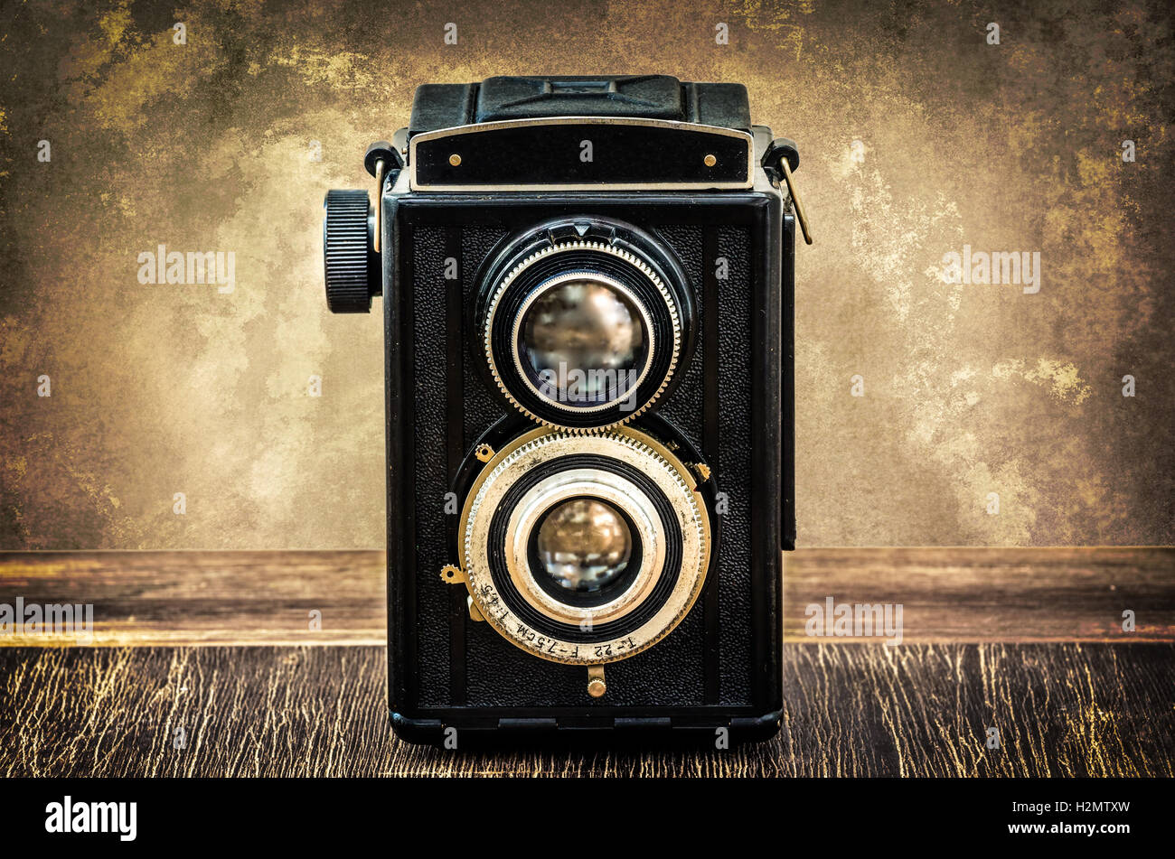 Old fashioned antique camera in vintage style Stock Photo - Alamy
