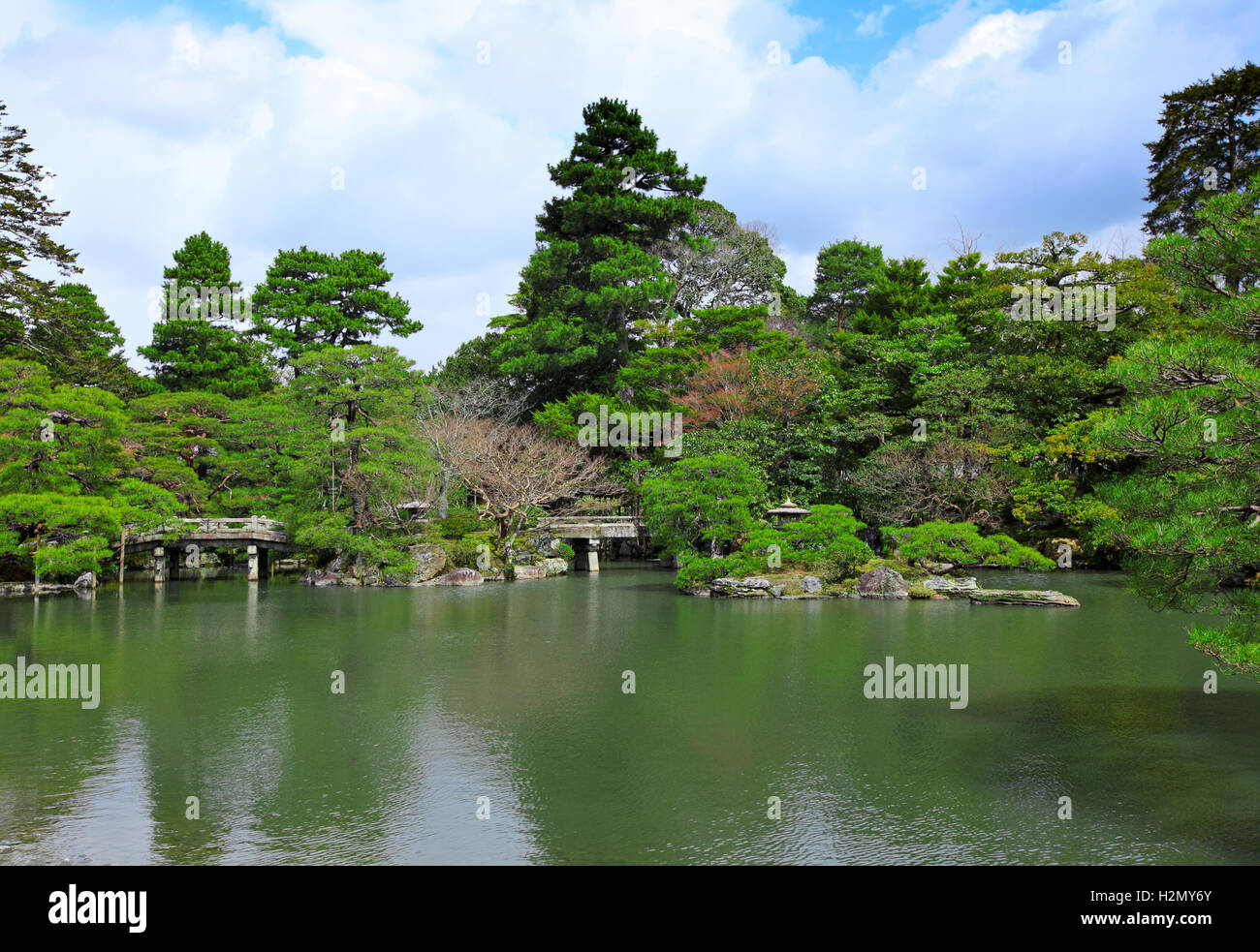 Japanese style garden and pond Stock Photo - Alamy