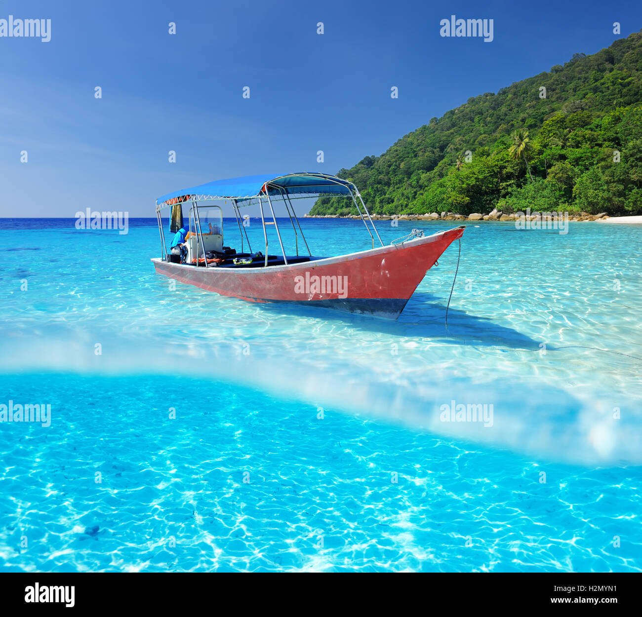 Boat bottom underwater hi-res stock photography and images - Alamy