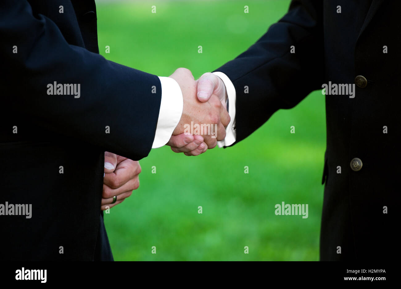 Handshake hands hi-res stock photography and images - Alamy