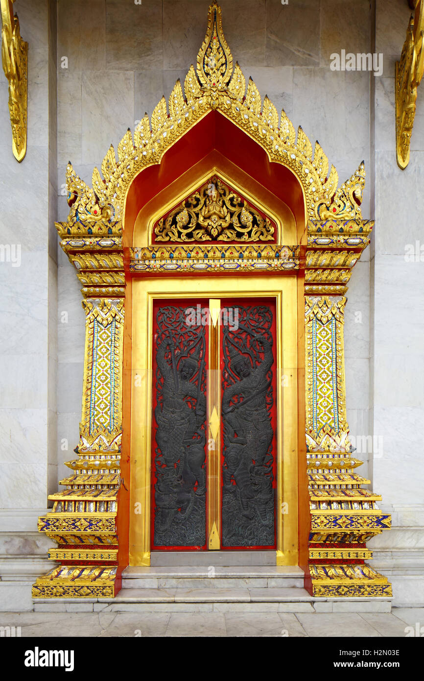 Temple thailand gold doors beautiful hi-res stock photography and ...