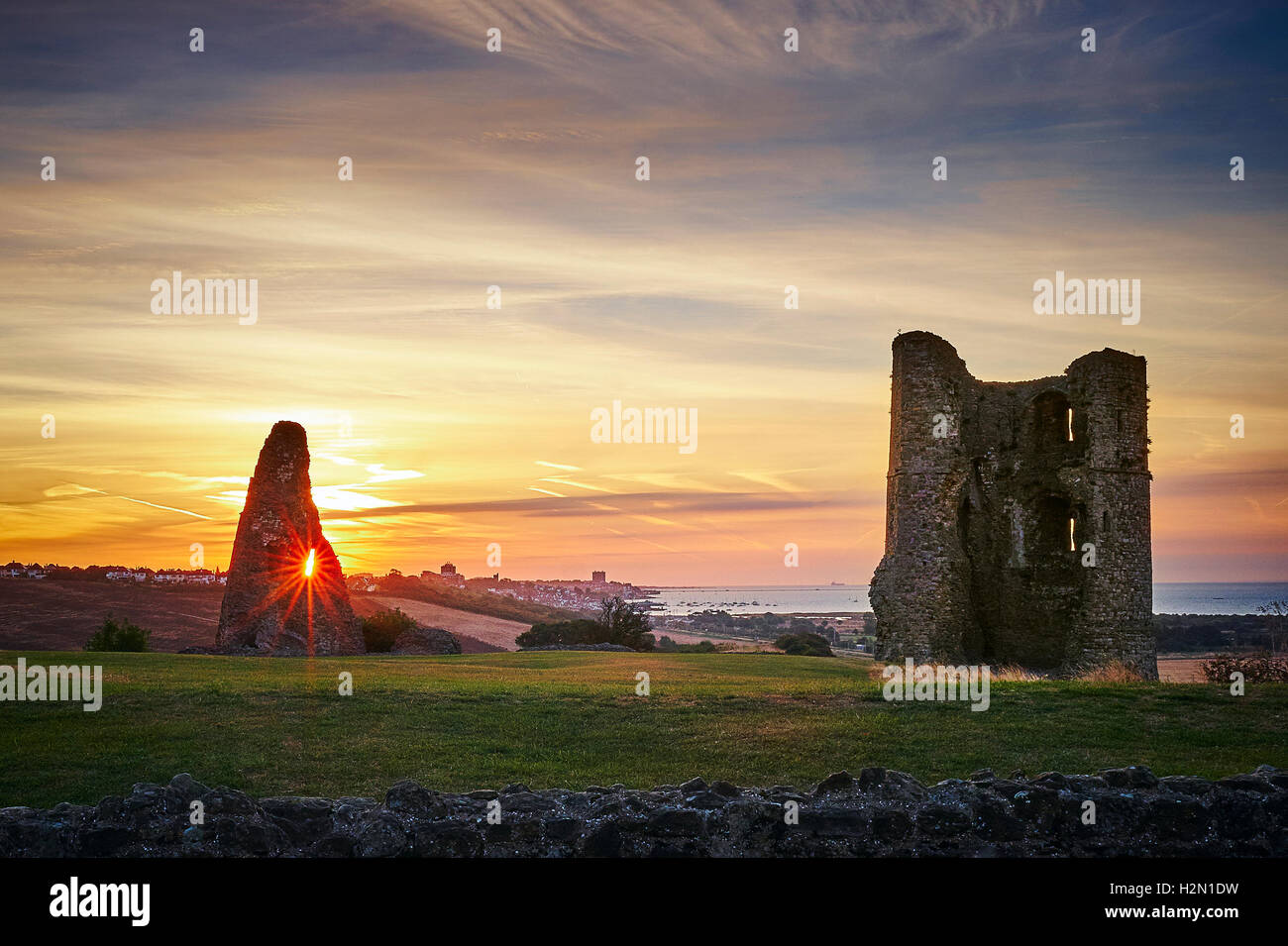 Ruins hadleigh castle in essex hi-res stock photography and images - Alamy