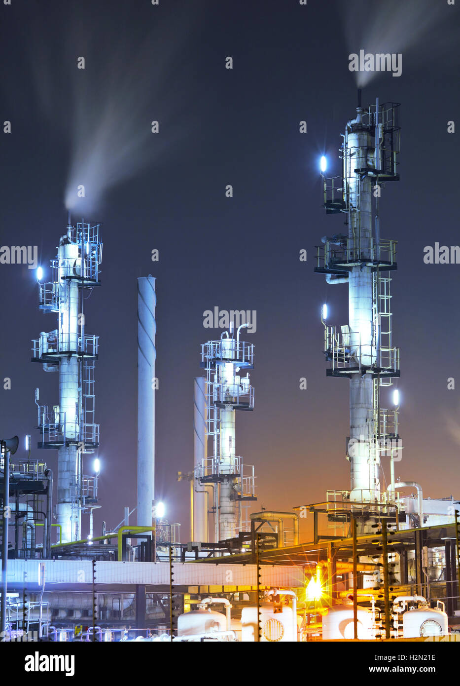 Petrochemicals manufacturing hi-res stock photography and images - Alamy
